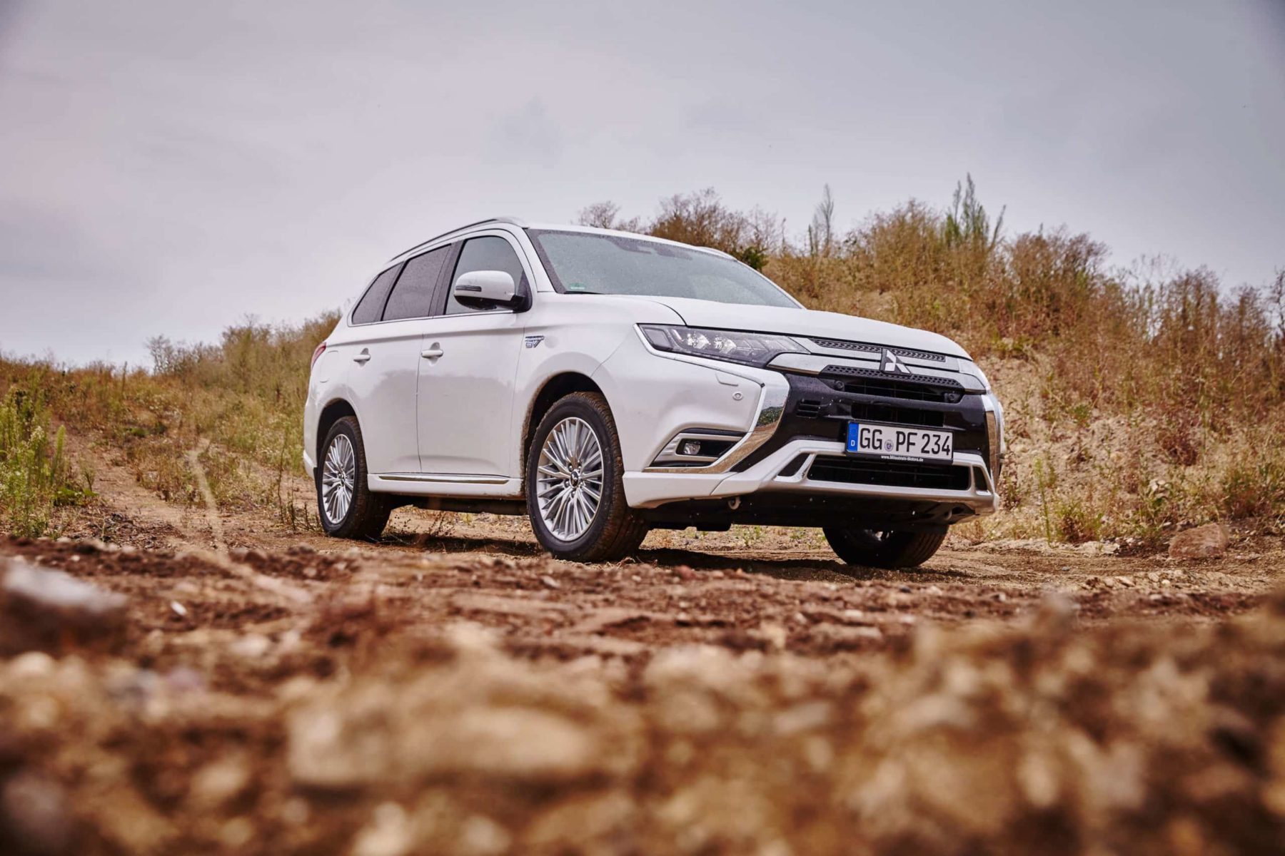 HOT! Mitsubishi Outlander 2.4 MIVEC Plug-in Hybrid 4WD Leasing für 199 ...