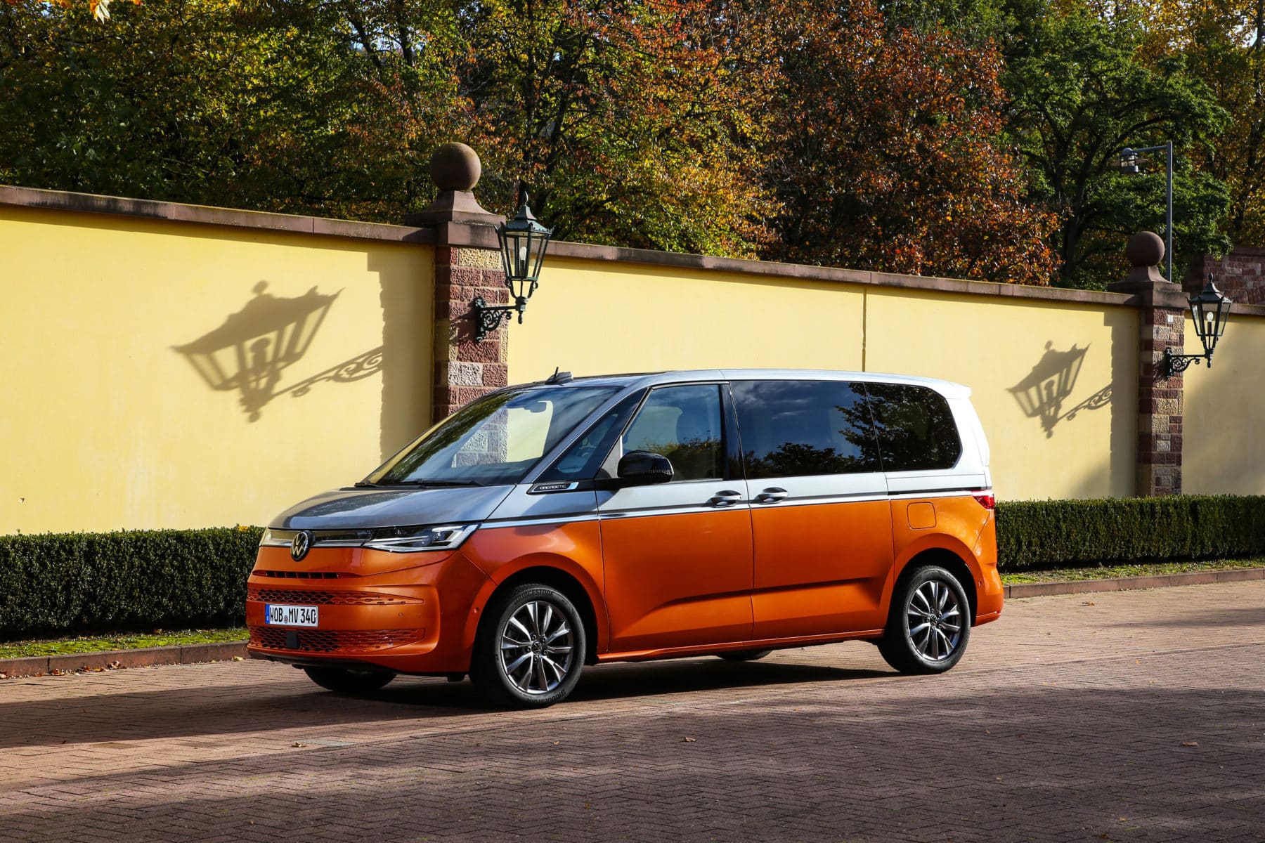 VW Multivan eHybrid Leasing für 376 Euro im Monat brutto - sparneuwagen.de