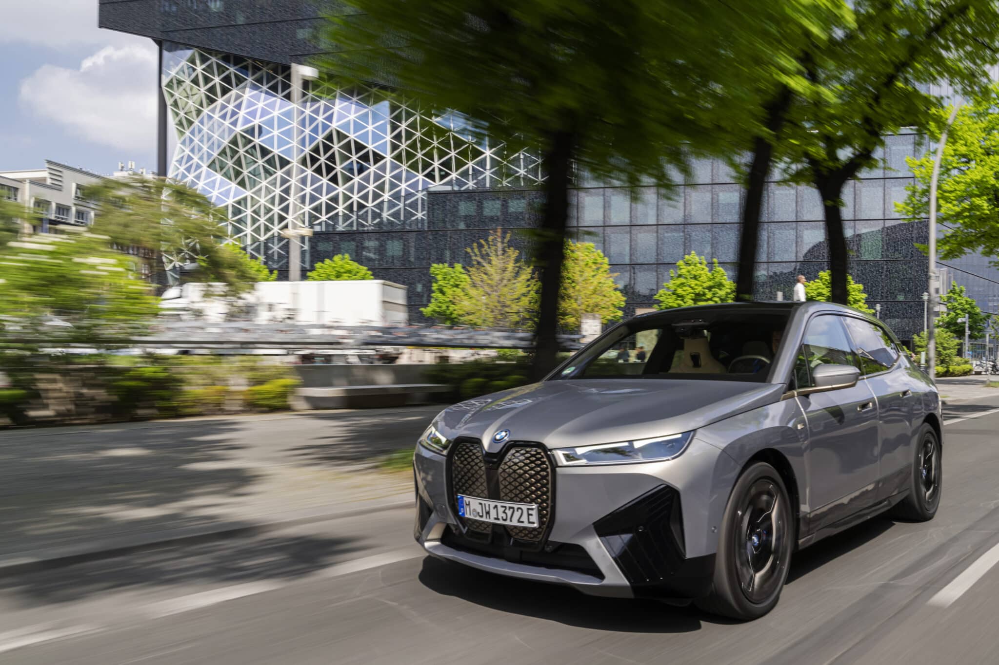 Elektroauto mit bester Reichweite: ADAC sieht BMW iX vorne ...
